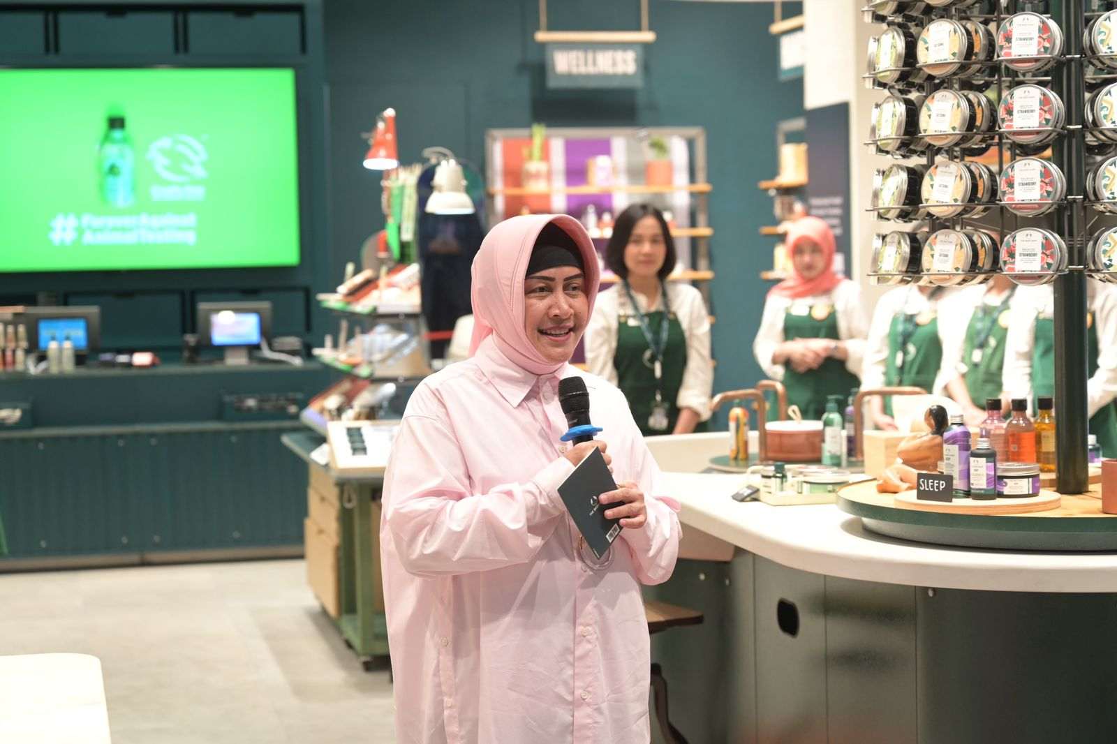 Indira Yusuf Ismail Apresiasi The Body Shop Usung Gerai Berkonsep Daur ...
