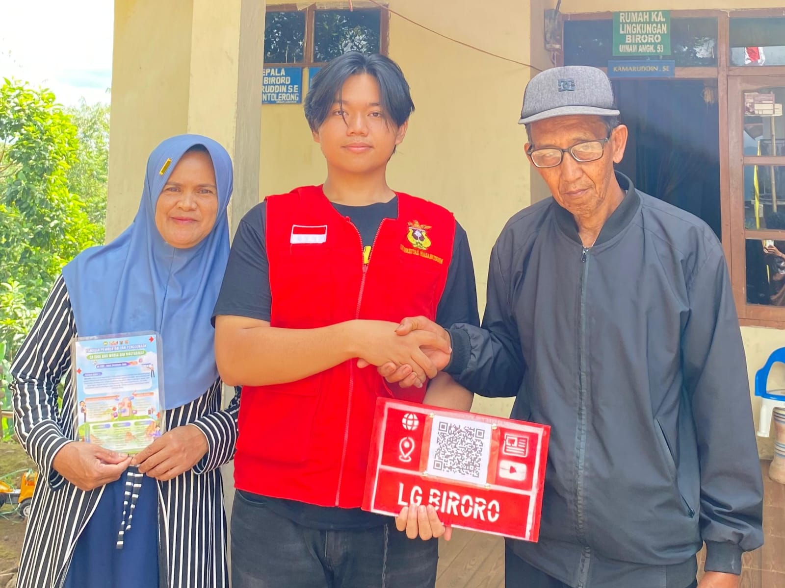 Mahasiswa KKN UNHAS Ciptakan Plang Barcode, Bawa Desa Bonto Lerung ...